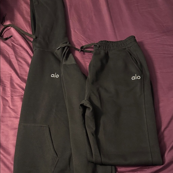 ALO Yoga | Pants & Jumpsuits | Alo Yoga Black Jogger Pant Set | Poshmark